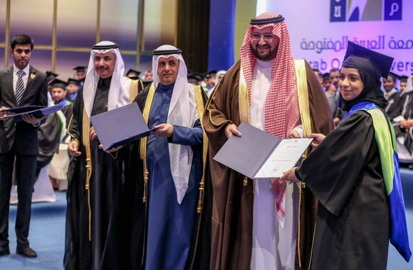 The Arab Open University (AOU) in Bahrain celebrated the graduation of ...